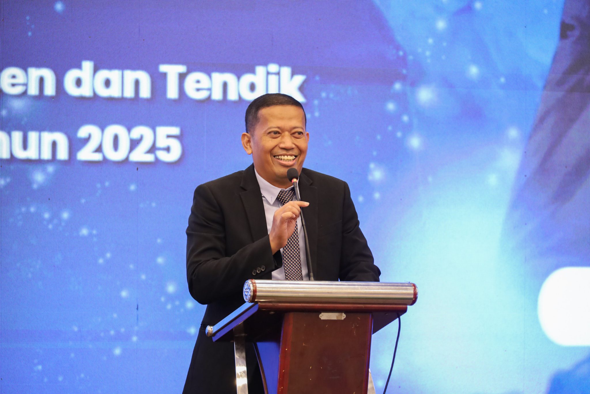 UNDIP Rector Invites Academic Community and Staff to Make Energy the ...